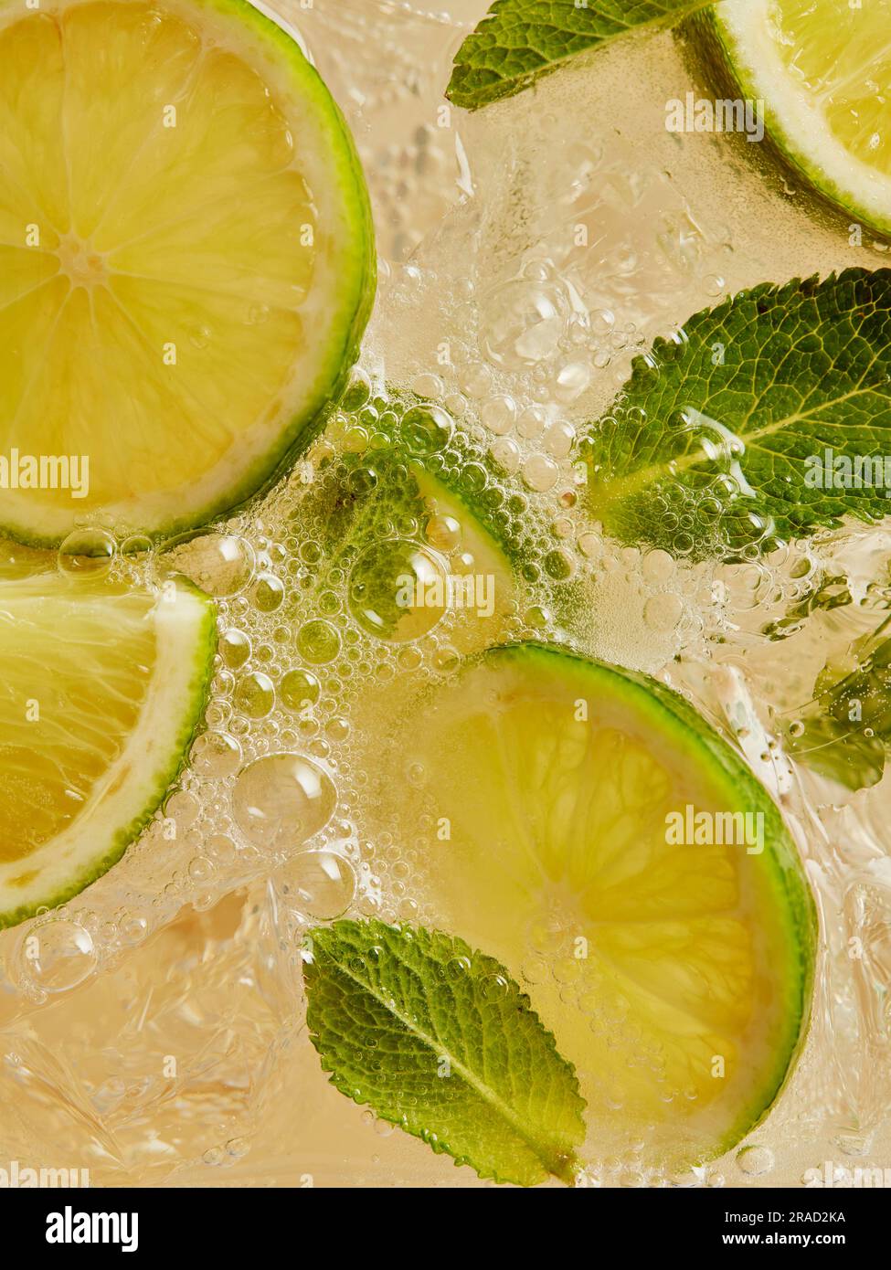 Dark rum and ginger beer hi-res stock photography and images - Alamy