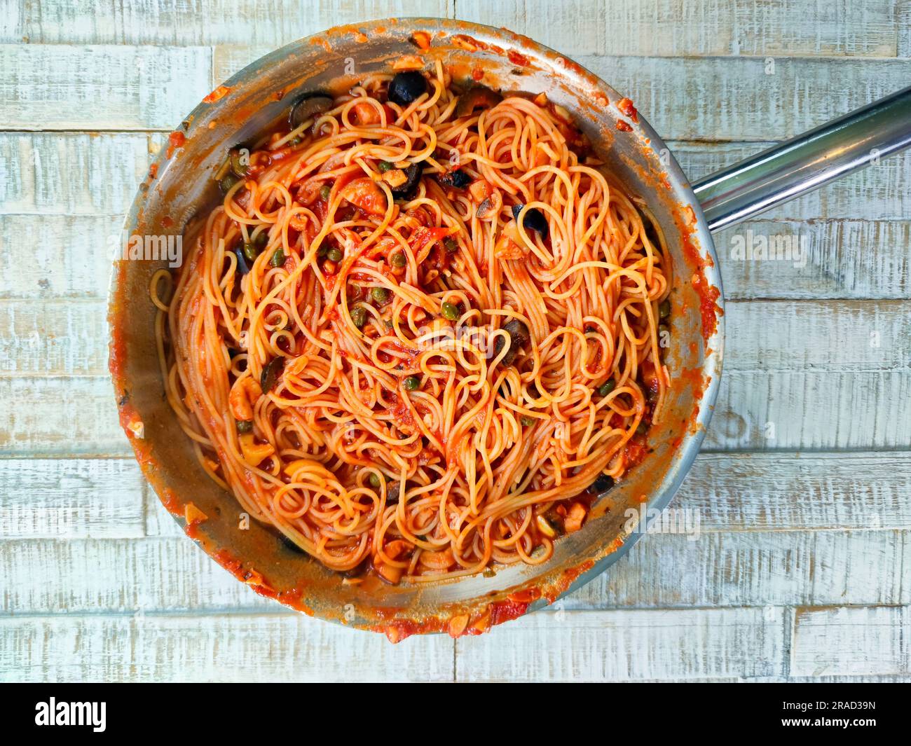 Spaghetti alla putanesca hi-res stock photography and images - Alamy