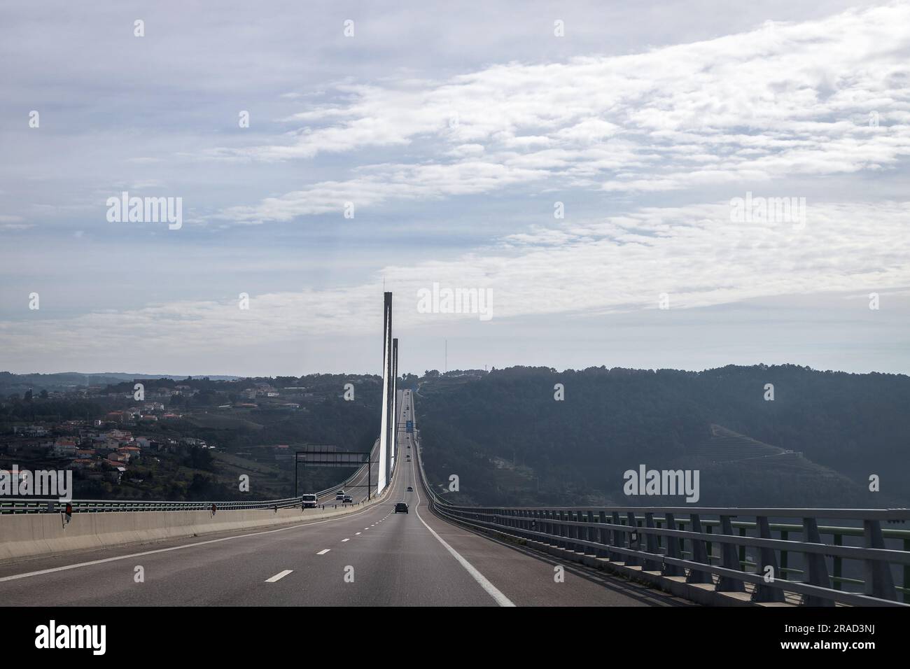Car crossing bridge over motorway hi-res stock photography and images ...