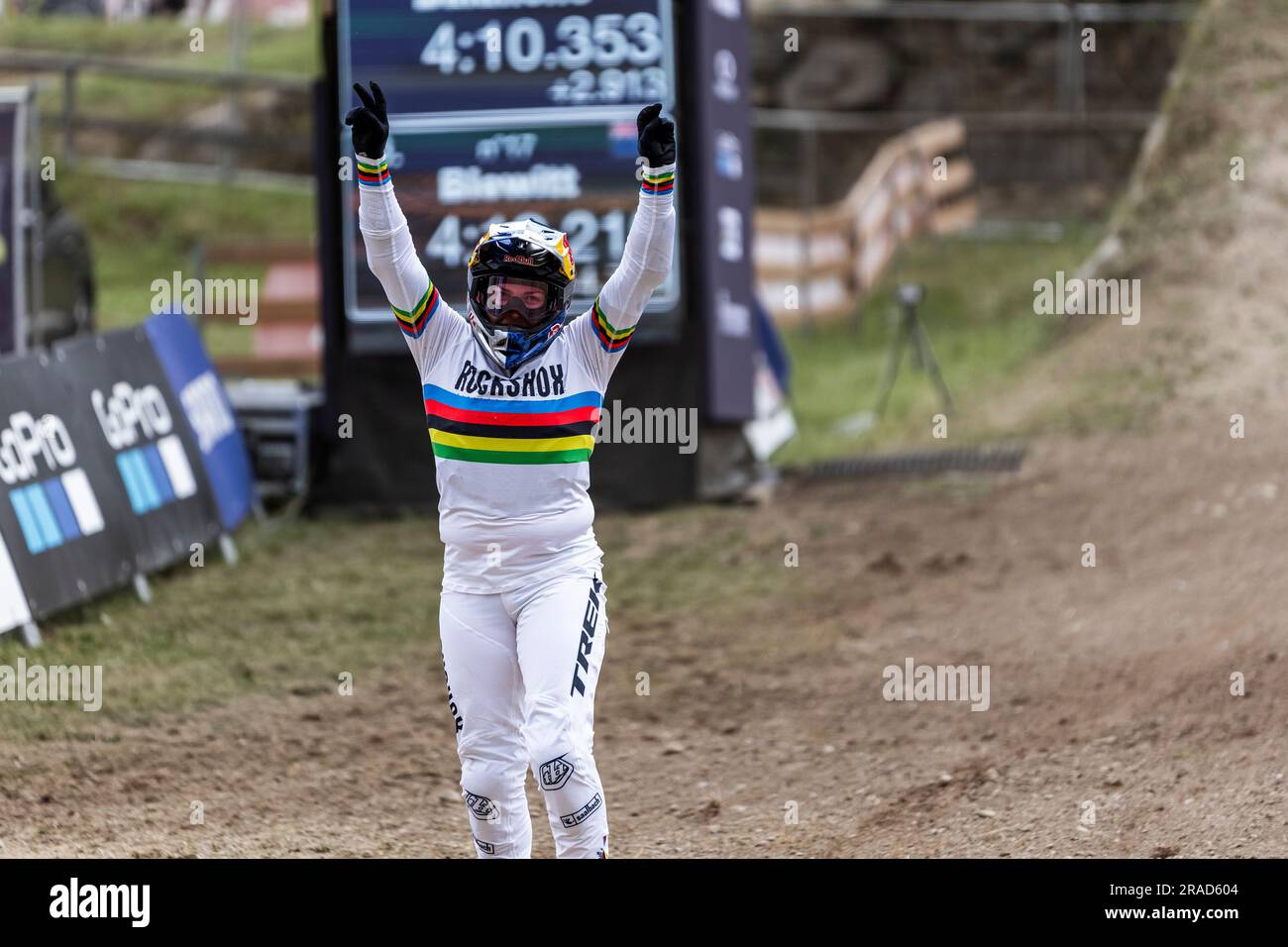 Valentina Höll and Jackson Goldstone delivered dominant finals runs at the year's most technical ...