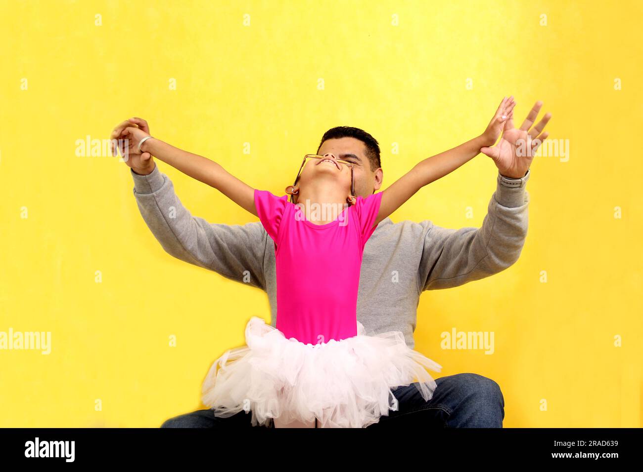 Single Divorced Dad Plays With His 4 Year Old Brunette Latina Daughter