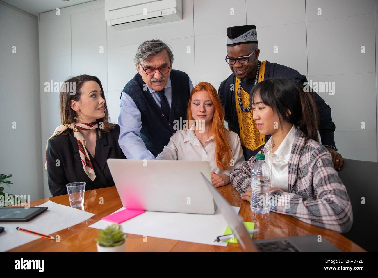 Multi ethnic office meeting hi-res stock photography and images - Alamy