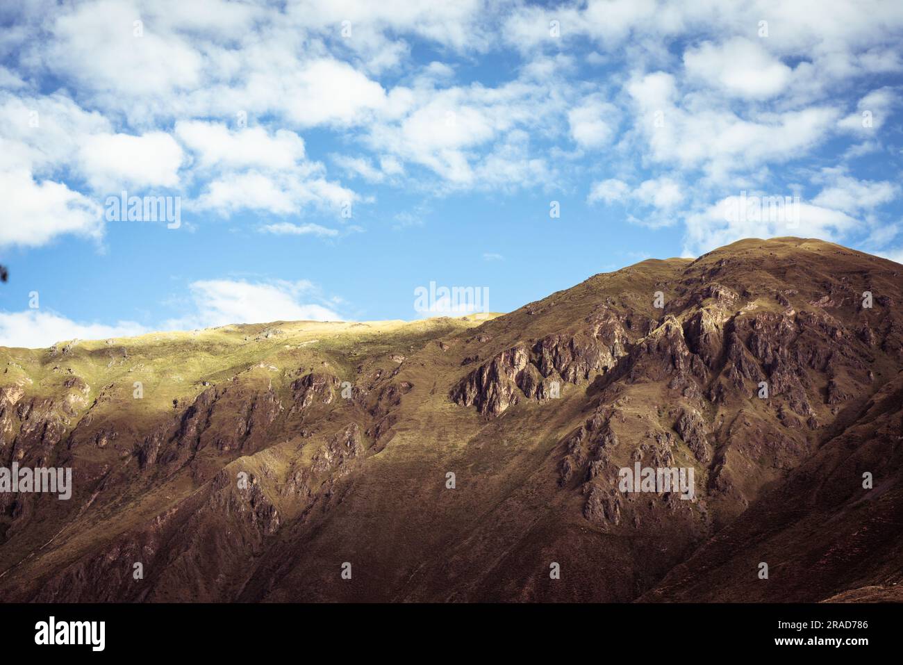 Mountains and blue skies hi-res stock photography and images - Alamy