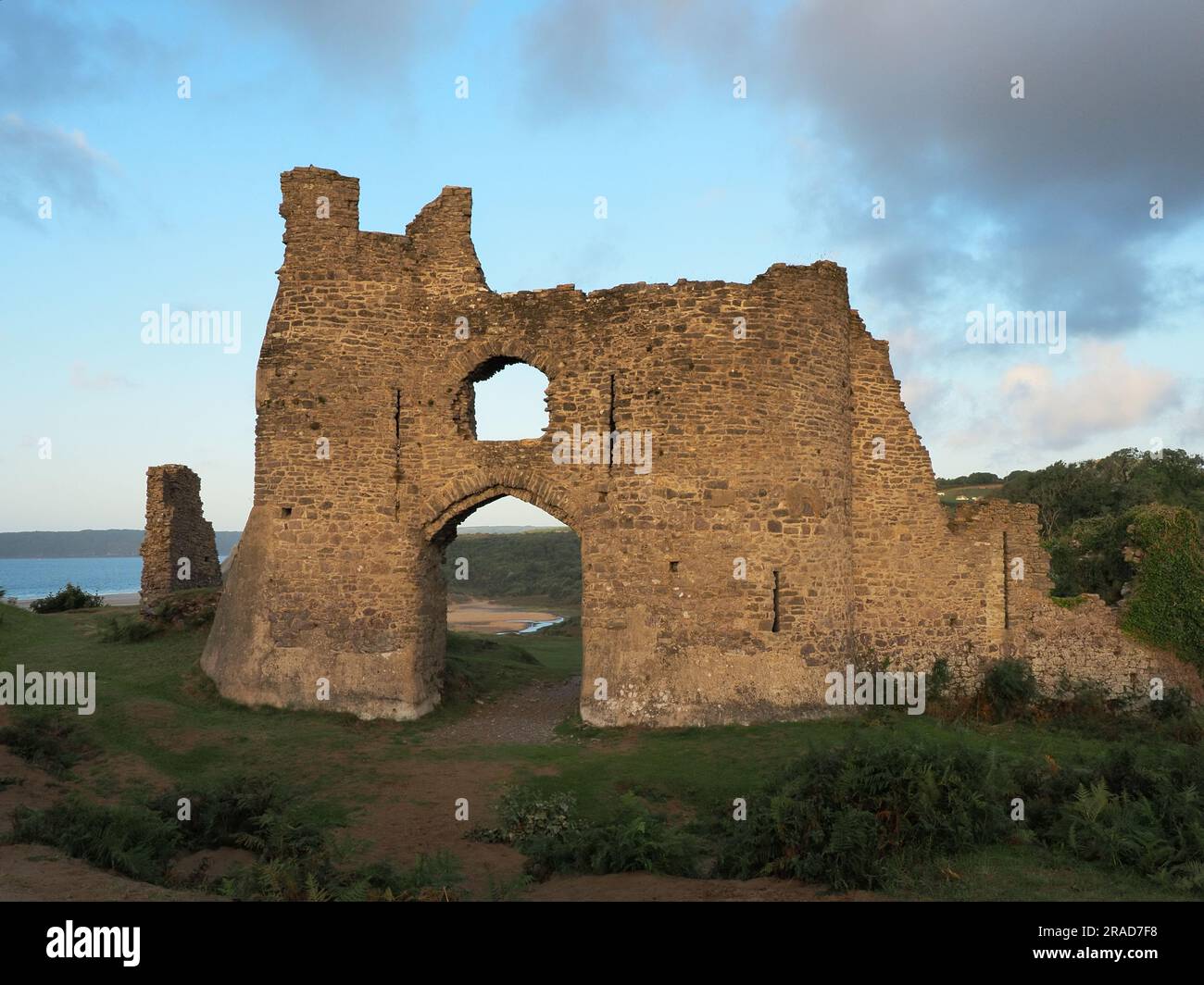 Pennard Castle Ruins, Three Cliffs Bay, Gower Peninsula, Wales Stock ...