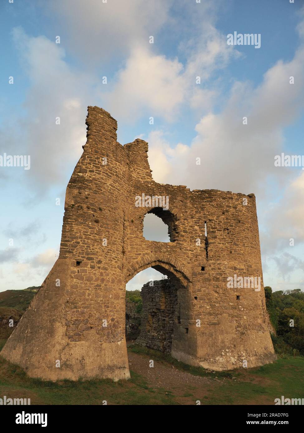 Pennard Castle Ruins, Three Cliffs Bay, Gower Peninsula, Wales Stock ...