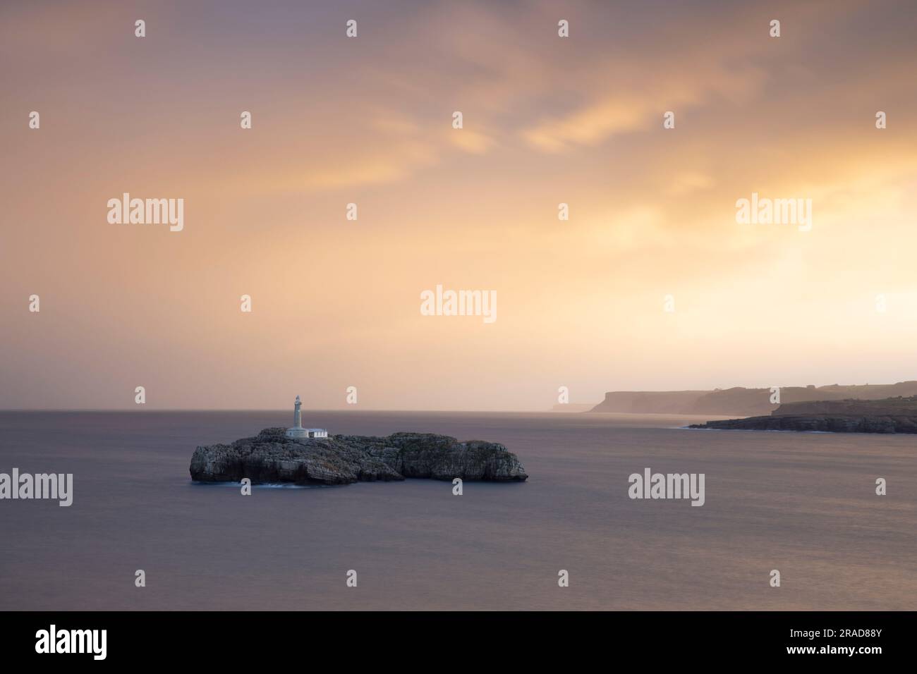 Lighthouse rocks sea stormy hi-res stock photography and images - Alamy