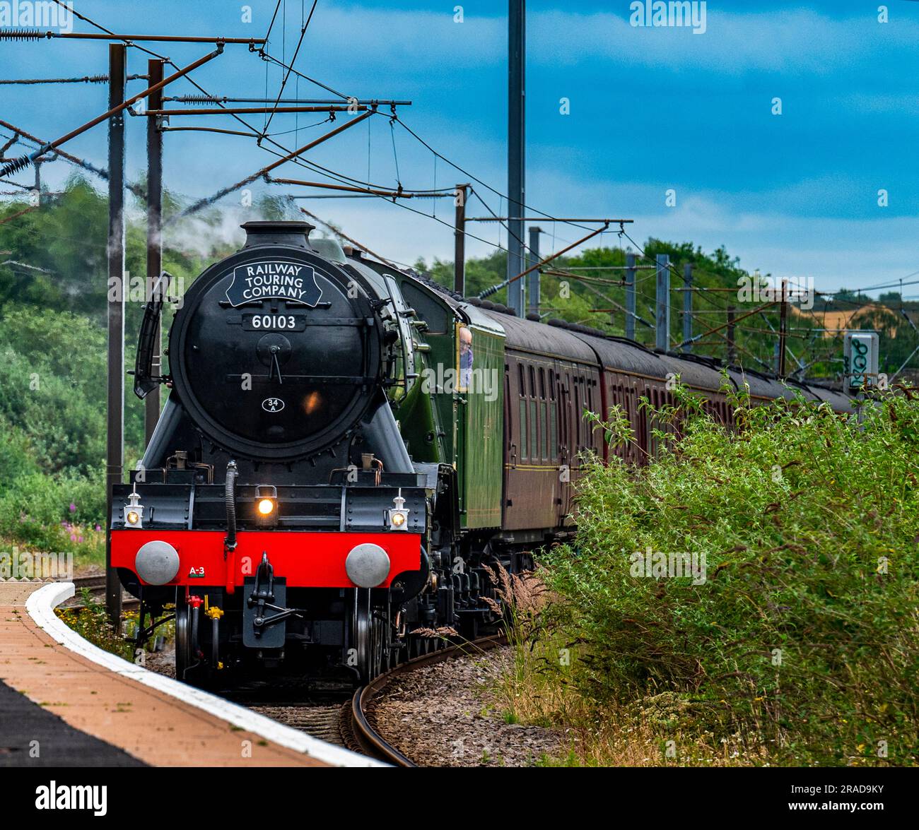 The world-famous Flying Scotsman steam train arrives at Grantham Train ...