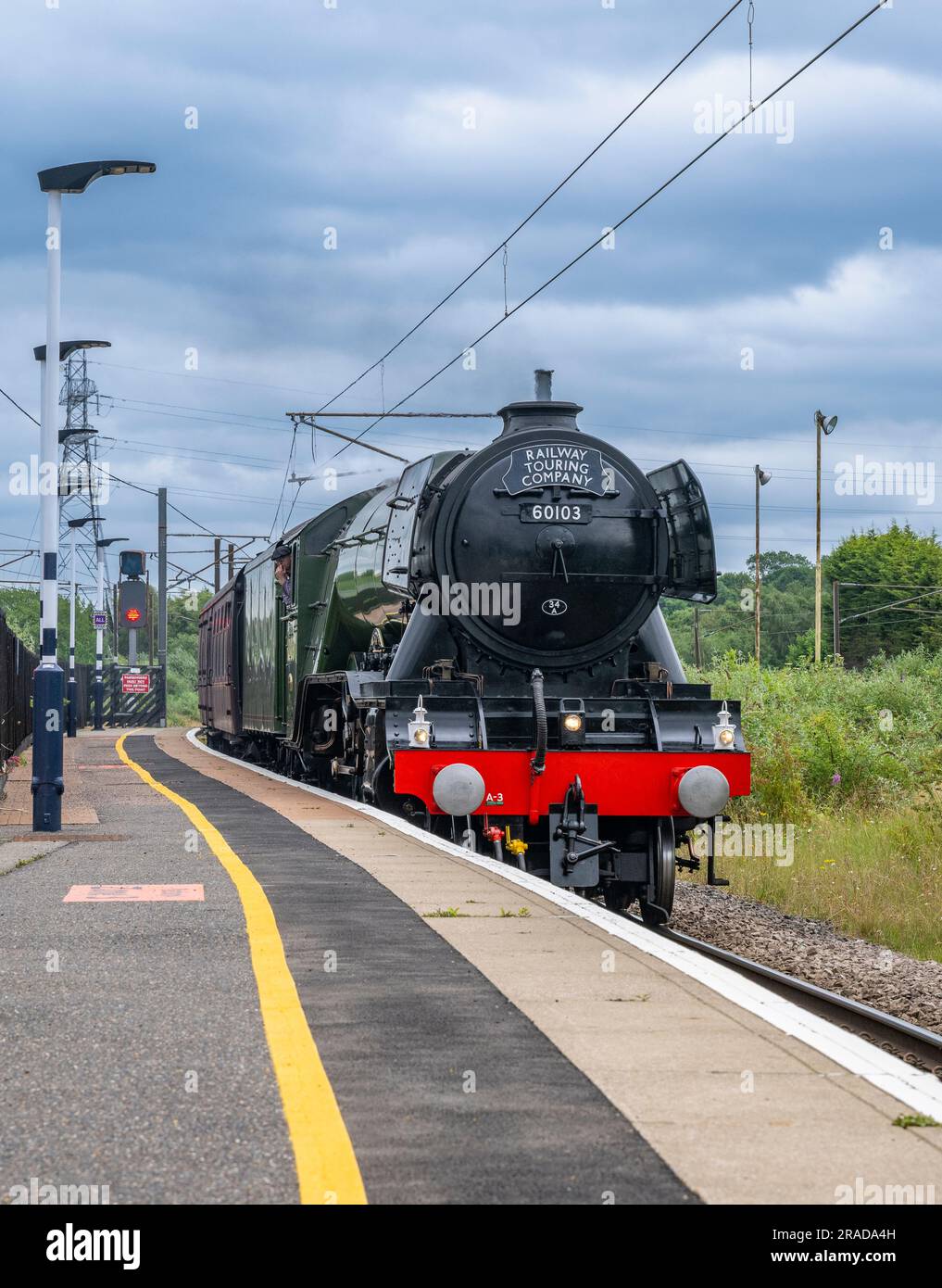 The world-famous Flying Scotsman steam train arrives at Grantham Train ...