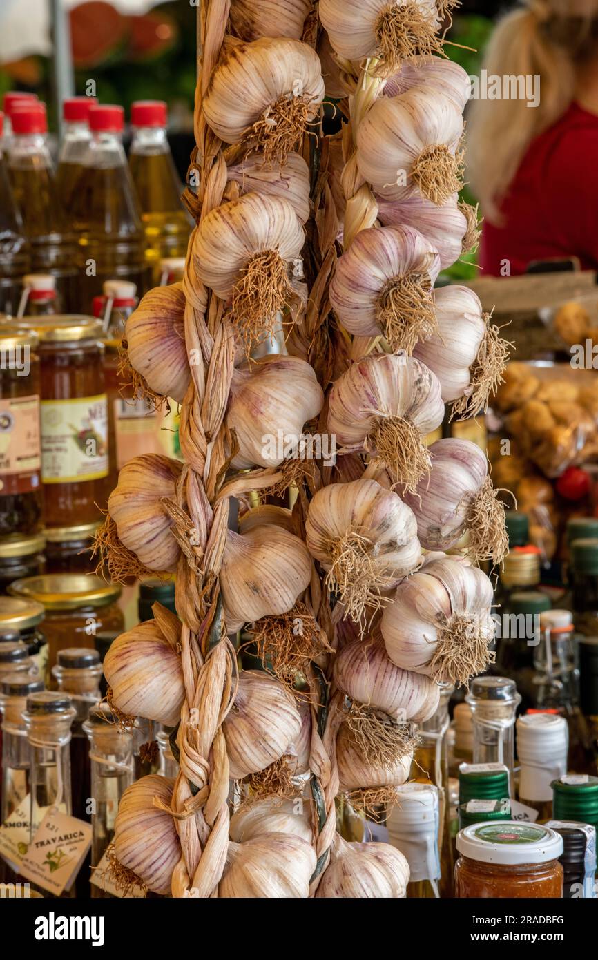 Plait of garlic hi-res stock photography and images - Alamy