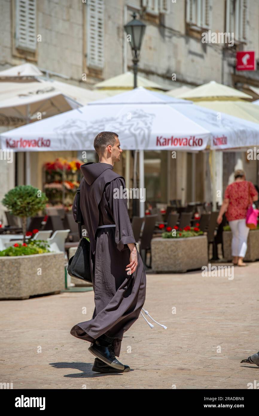 Religious habit hi-res stock photography and images - Alamy