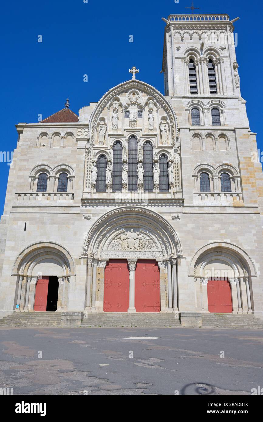 The majestic Basilica of Sainte-Marie-Madeleine (Abbaye Sainte-Marie ...