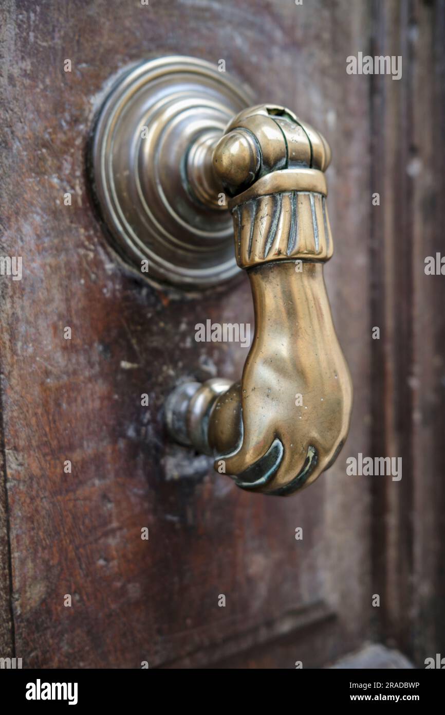 Very old door knocker hi-res stock photography and images - Alamy