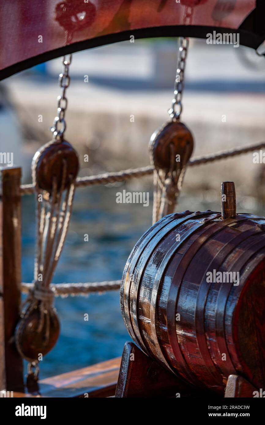 Old sailing wooden blocks rigging hi-res stock photography and images ...