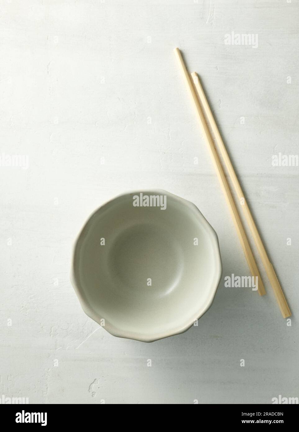 Light wood chopsticks hi-res stock photography and images - Alamy