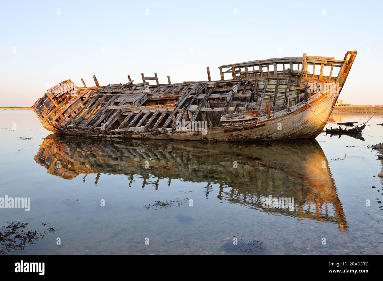 Old boat hi-res stock photography and images - Alamy
