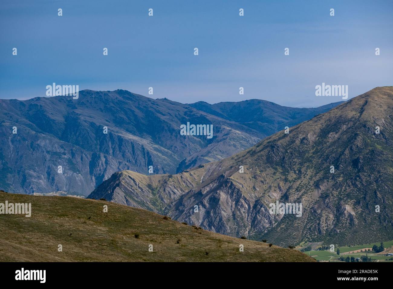 The view towards the Roaring Meg range from Crown Range Summit in the ...