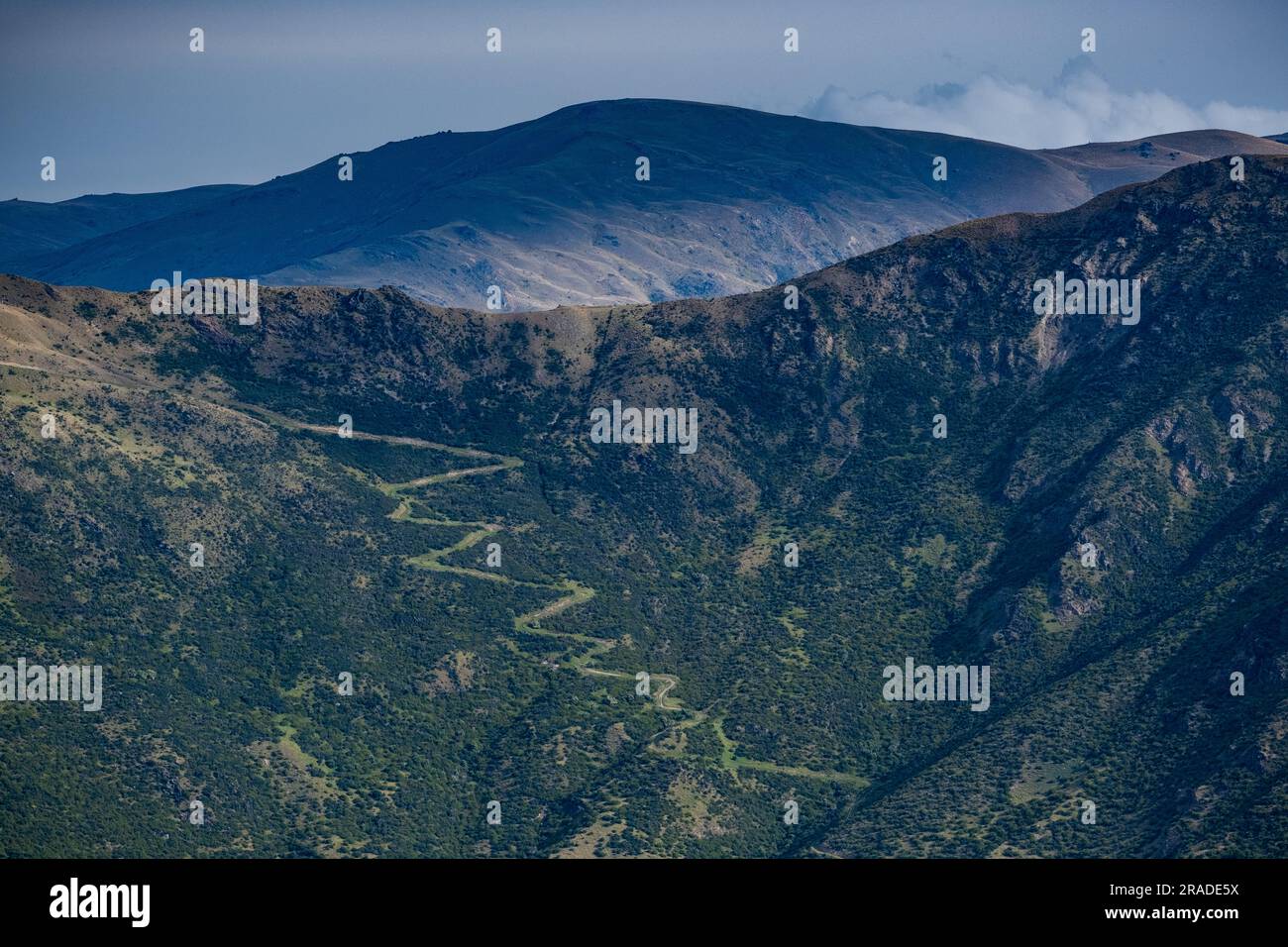 The view towards the Roaring Meg range from Crown Range Summit in the ...