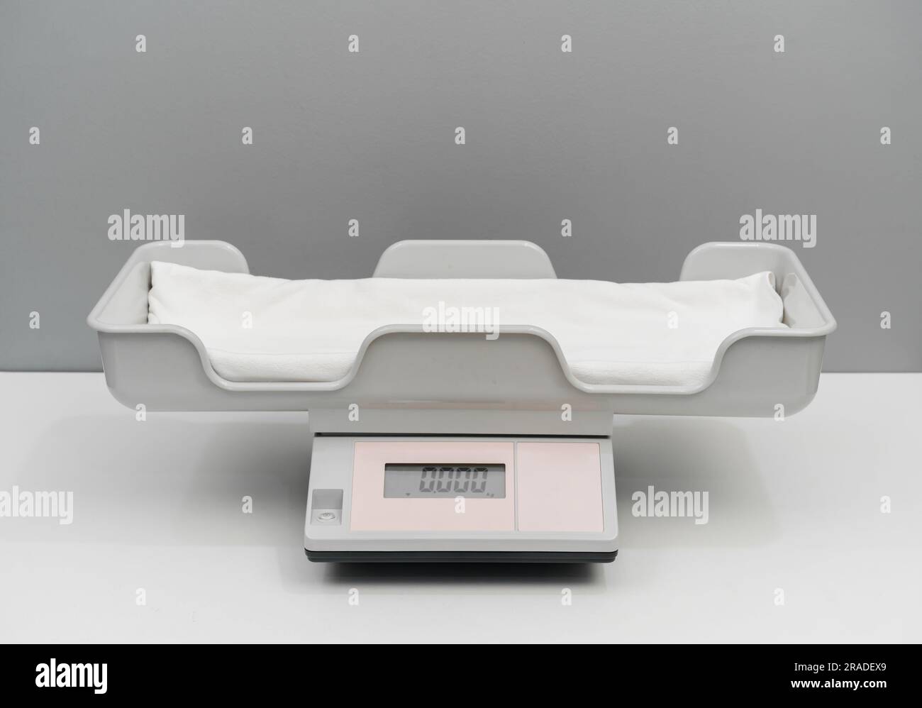 Baby scales hi-res stock photography and images - Alamy