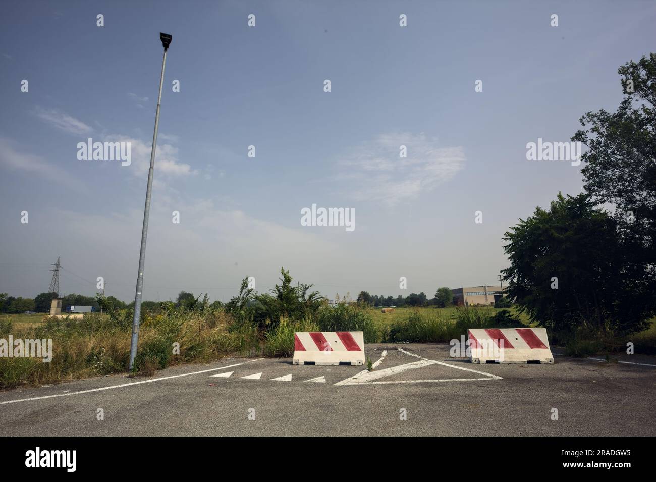 Striped barriers hi-res stock photography and images - Alamy