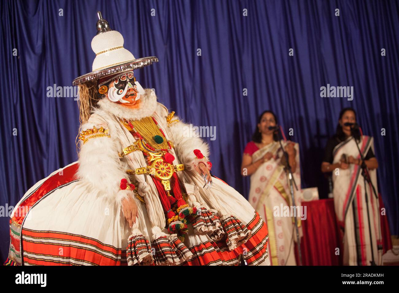Kathakali artist performace Stock Photo - Alamy