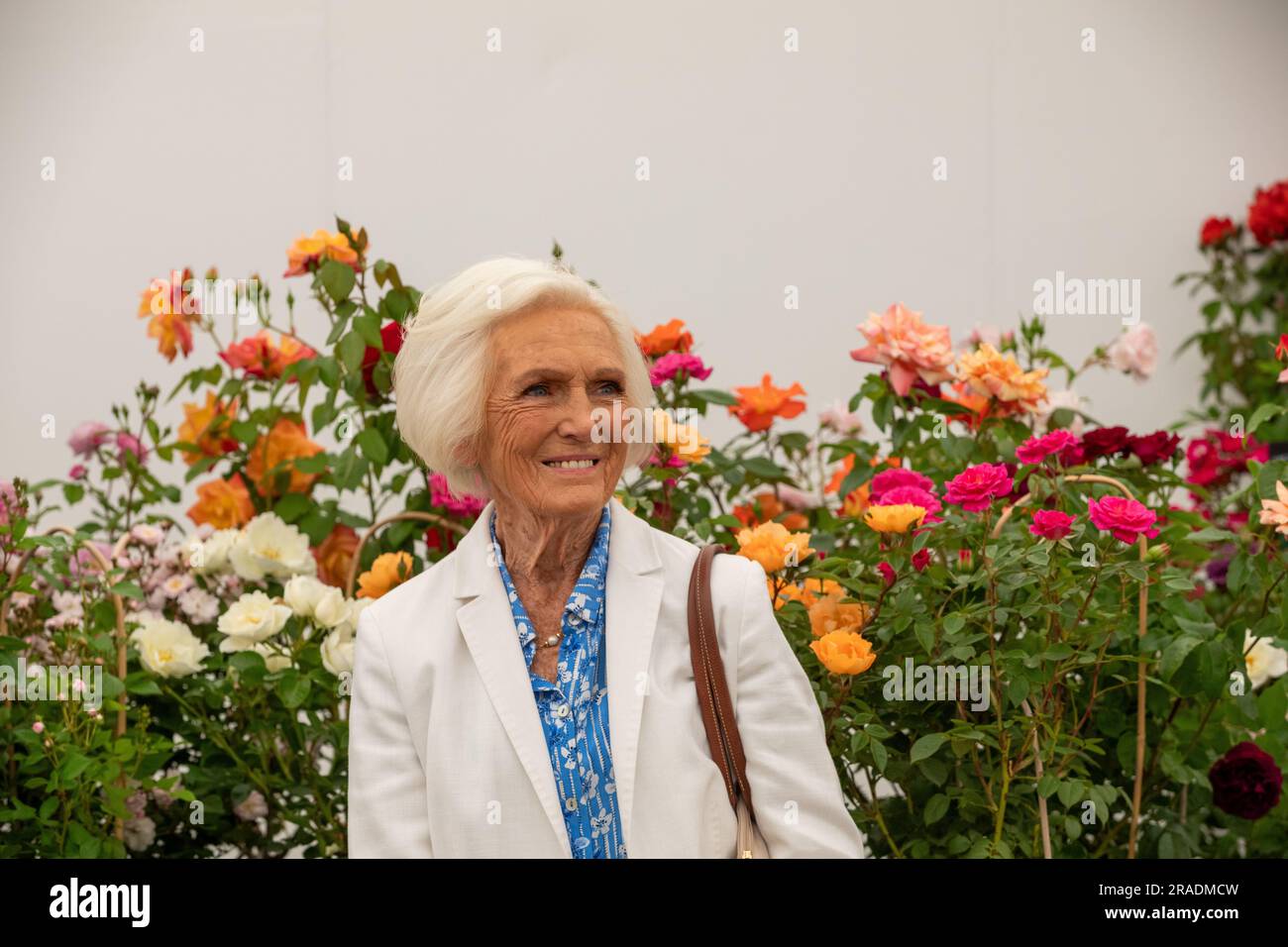 Dame mary berry hi-res stock photography and images - Alamy