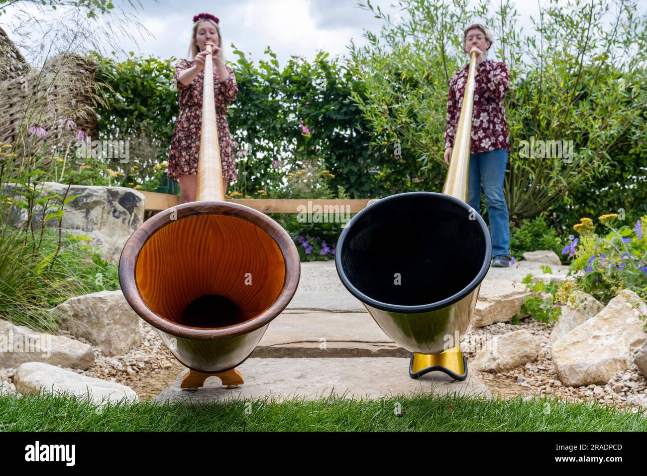 London, UK. 3 July 2023. Musicians play Swiss alphorns, an instrument ...