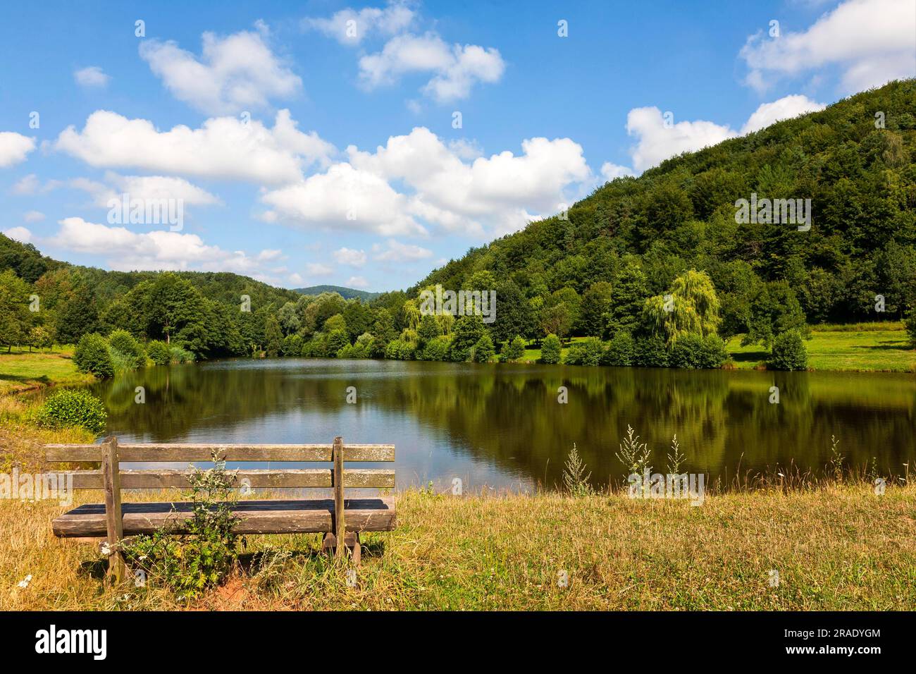 Seating area by the lake hi-res stock photography and images - Alamy