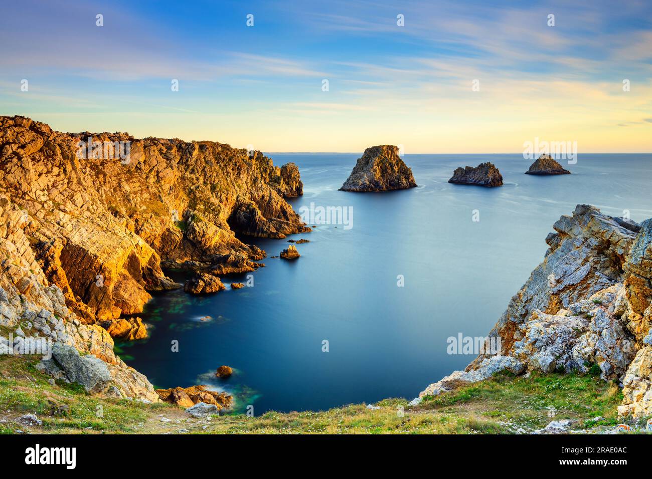 FRANCE, BRITTANY. FINISTERE (29), CAMARET-SUR-MER. POINTE DE PEN HIR ...