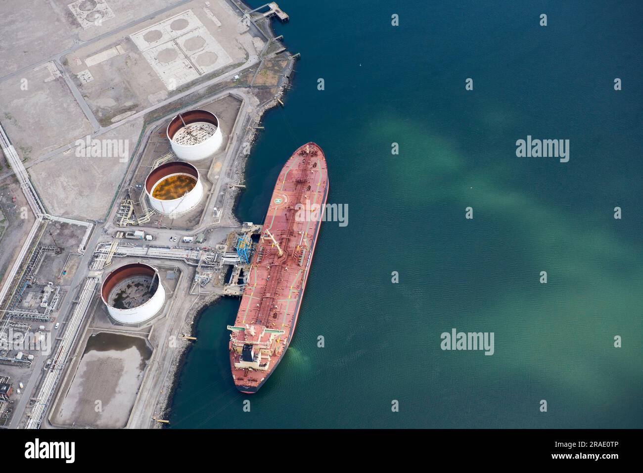 Oil Gas Tanker unloading at Teesport, River Tees, Middlesbrough, North ...