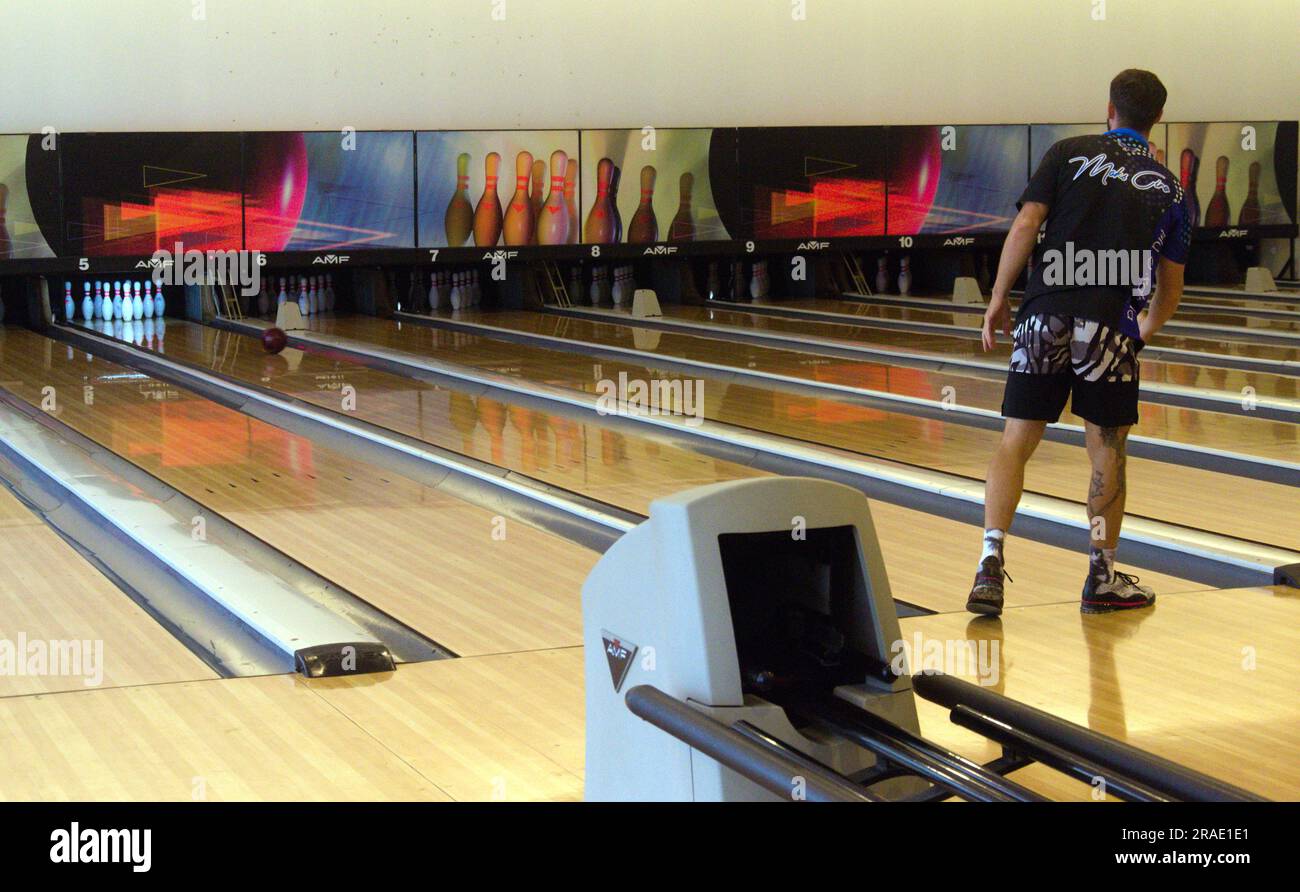 Ten pin bowling range hi-res stock photography and images - Alamy