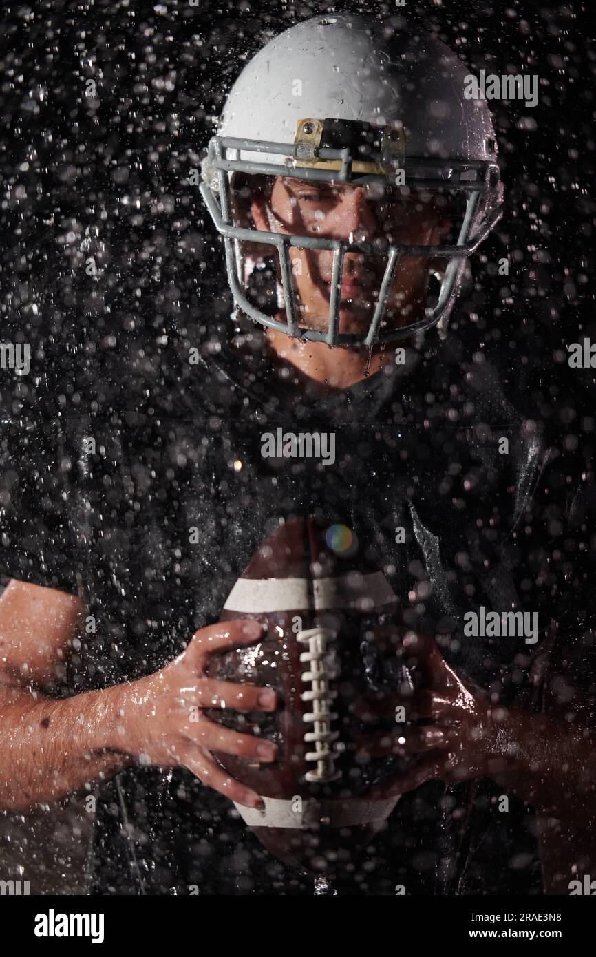 Helmet to helmet collision football hi-res stock photography and images ...