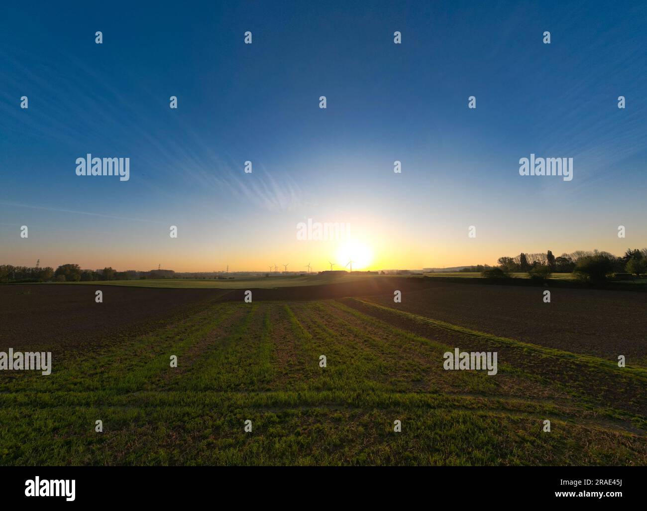 Setting sun cast a golden glow hi-res stock photography and images - Alamy