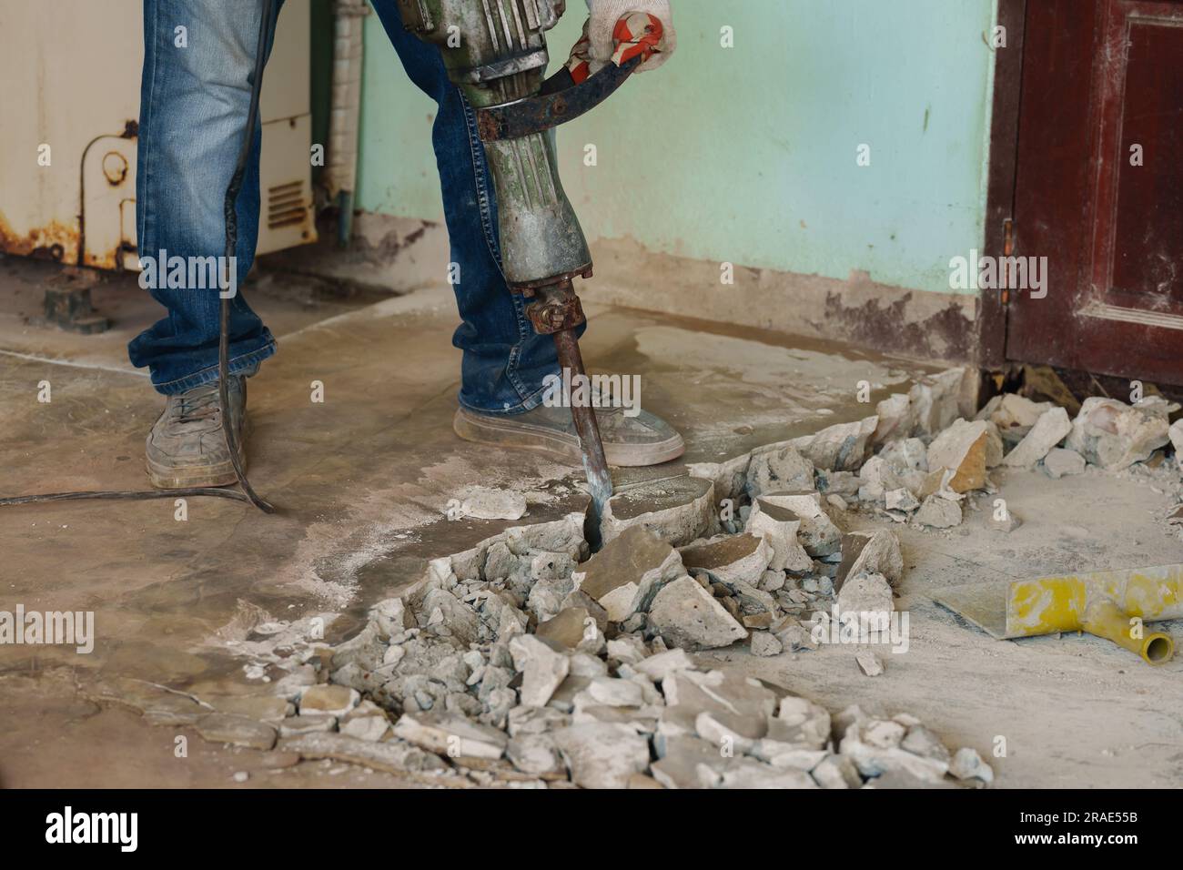 labor using a jackhammer to break up a concrete floor Stock Photo - Alamy