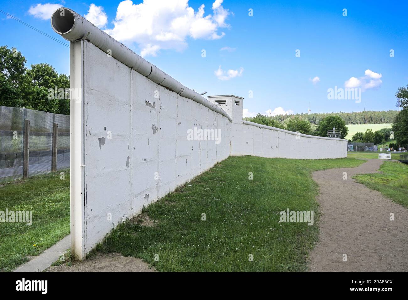 17 June 2023, Thürigen, Mödlareuth: A part of the original preserved ...