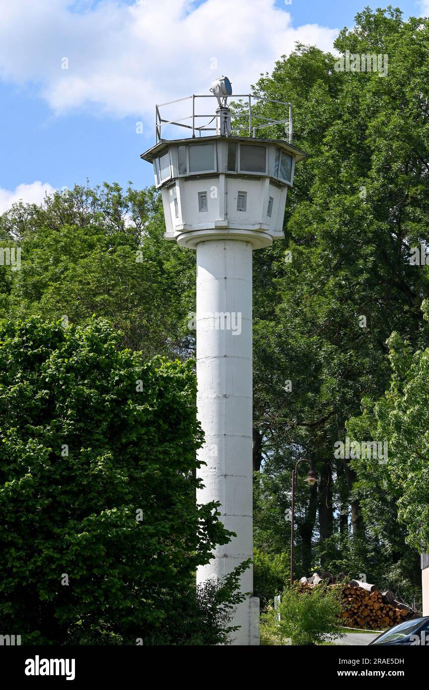 17 June 2023, Thürigen, Mödlareuth: A watchtower on the former inner ...