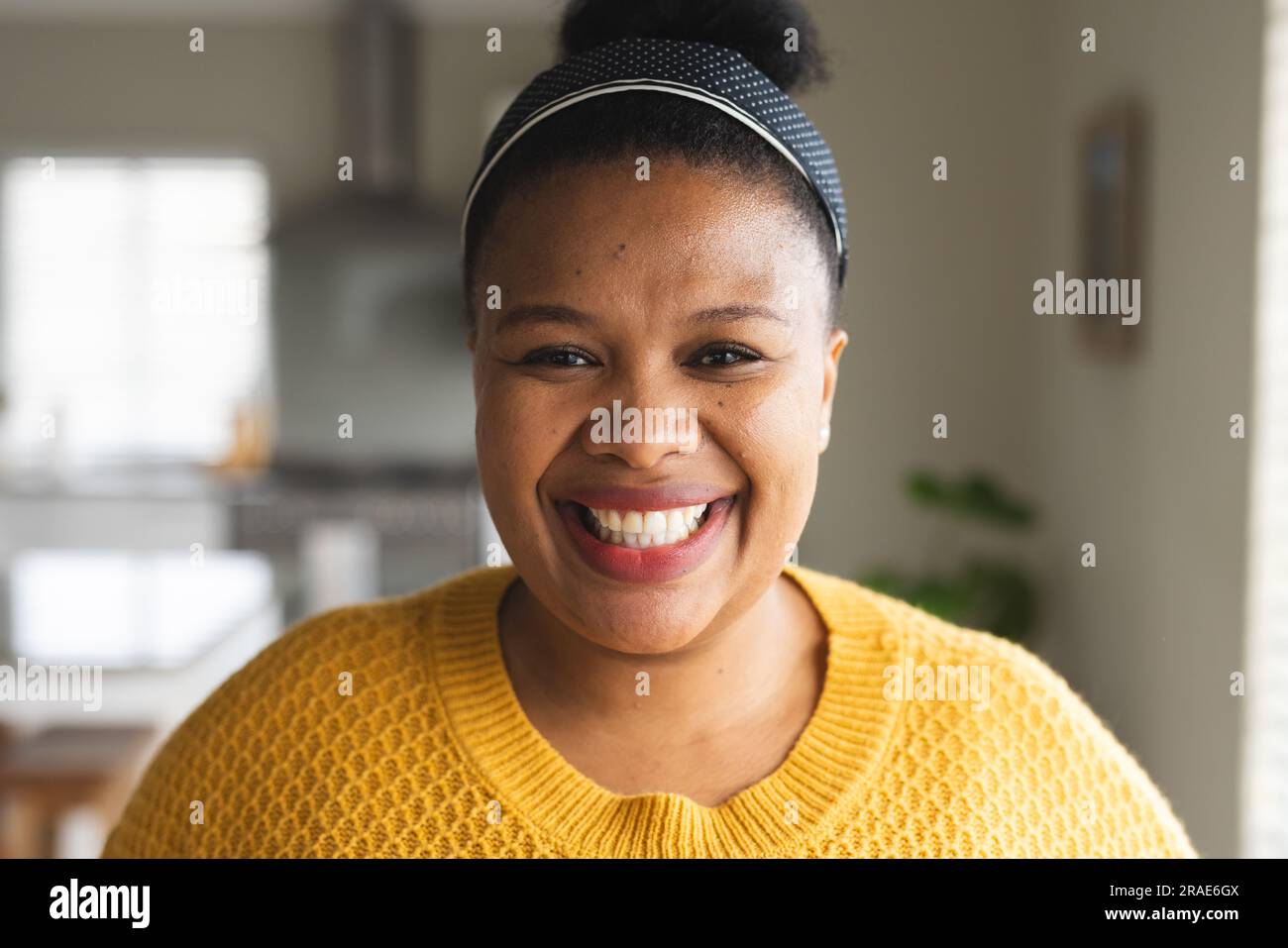 Woman happy smiling home hi-res stock photography and images - Alamy