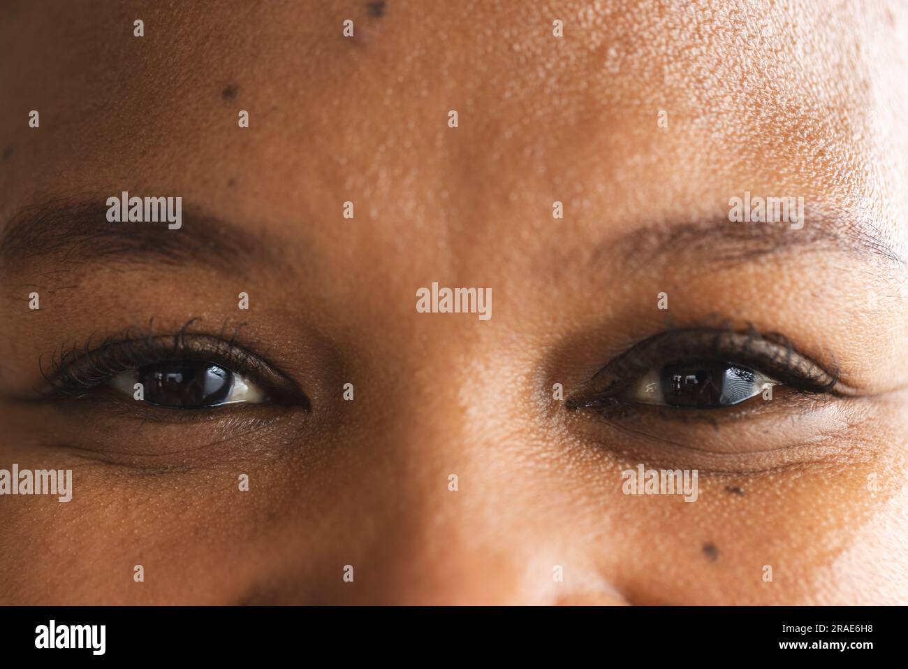 Portrait happy eyes african american hi-res stock photography and images - Alamy