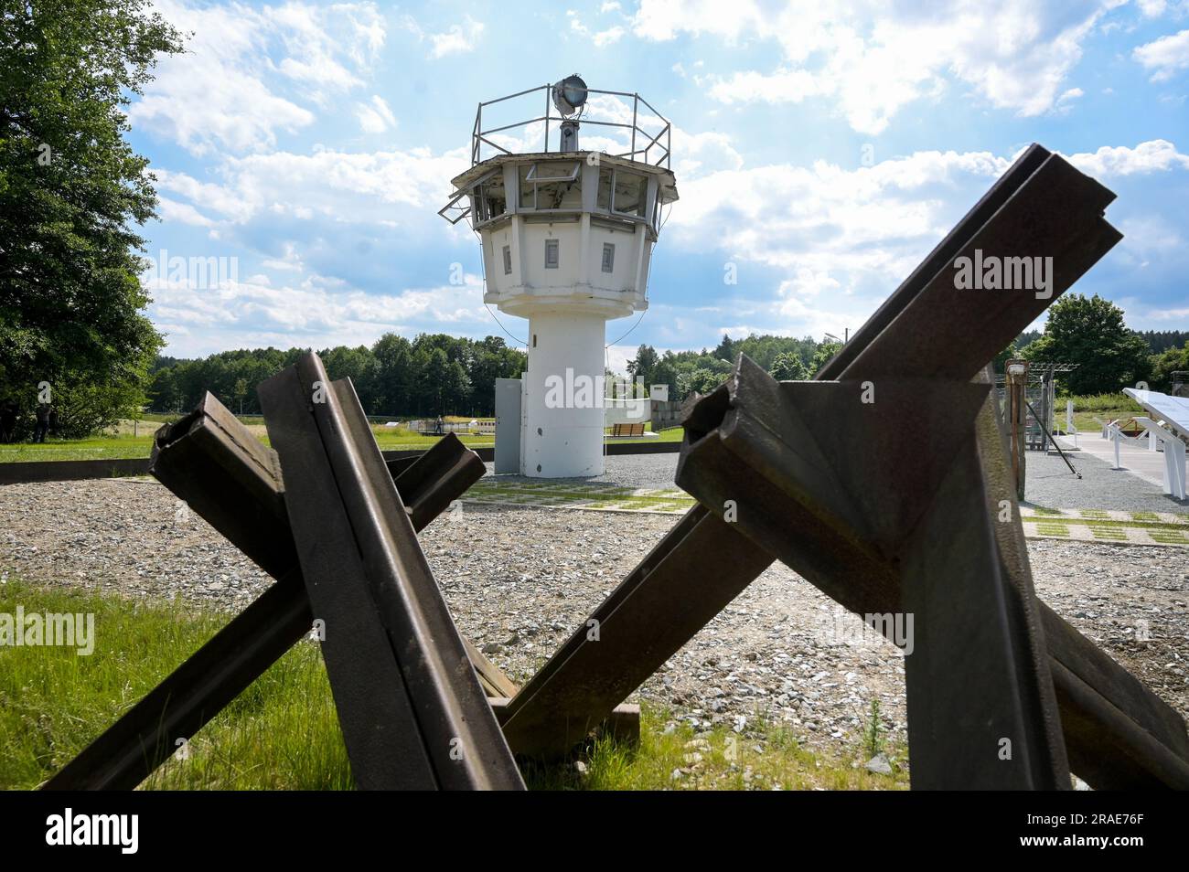 17 June 2023, Thürigen, Mödlareuth: A watchtower and border security ...