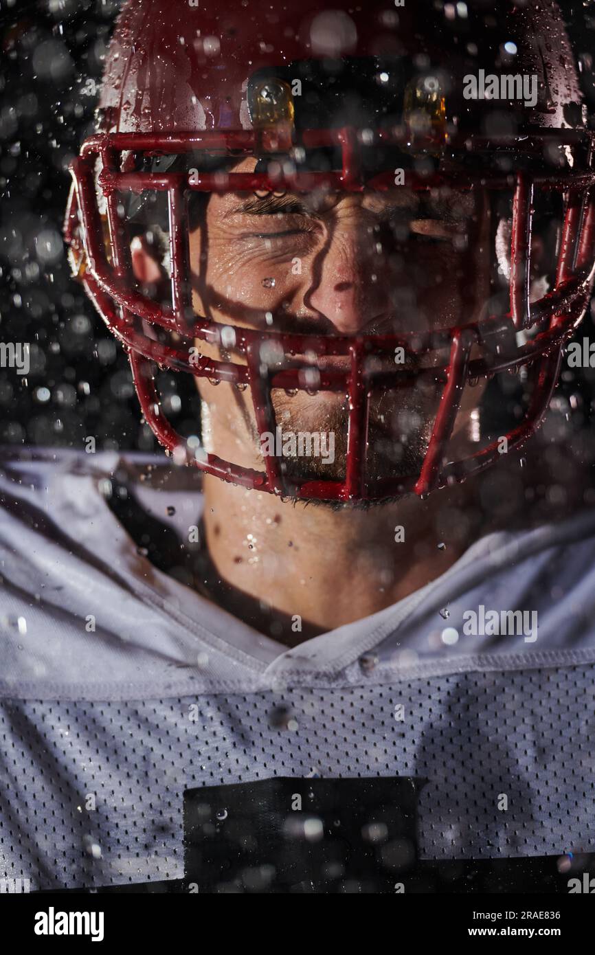 Helmet to helmet collision football hi-res stock photography and images ...