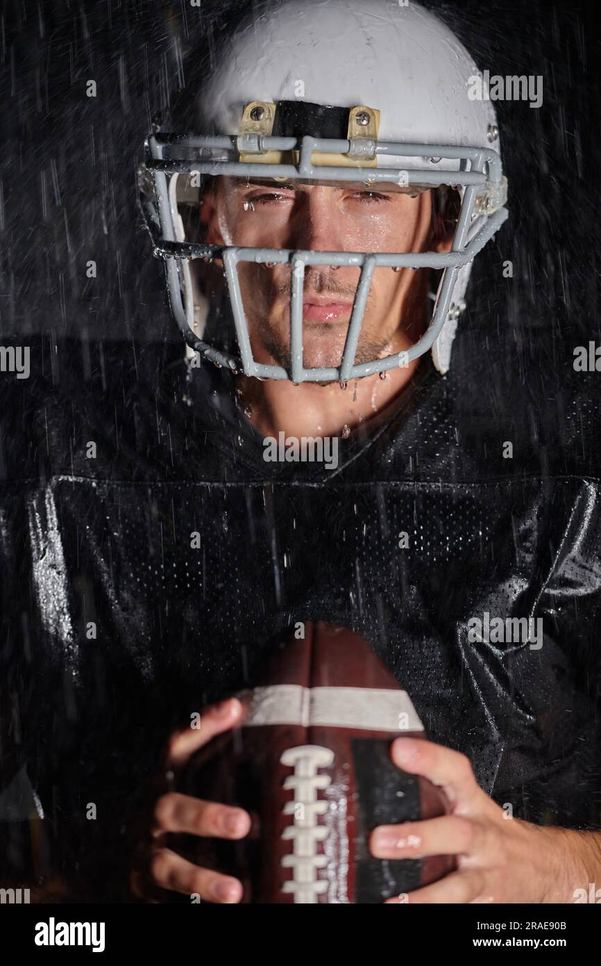 Helmet to helmet collision football hi-res stock photography and images ...