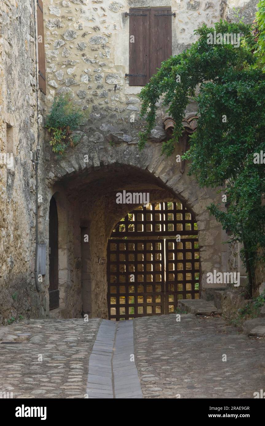 Vaulted gate hi-res stock photography and images - Alamy