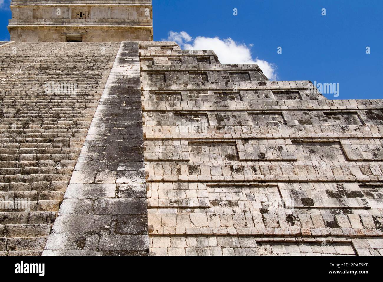 El Castillo, Pyramid of Kukulkan, Chichen Itza, Yucatan, Mexico Stock ...