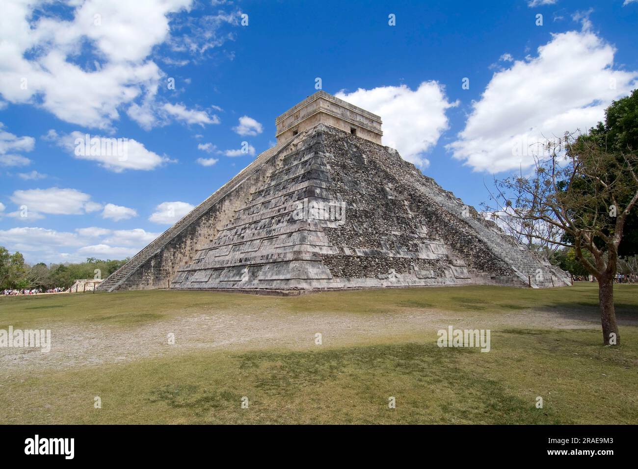 El Castillo, Pyramid of Kukulkan, Chichen Itza, Yucatan, Mexico Stock ...