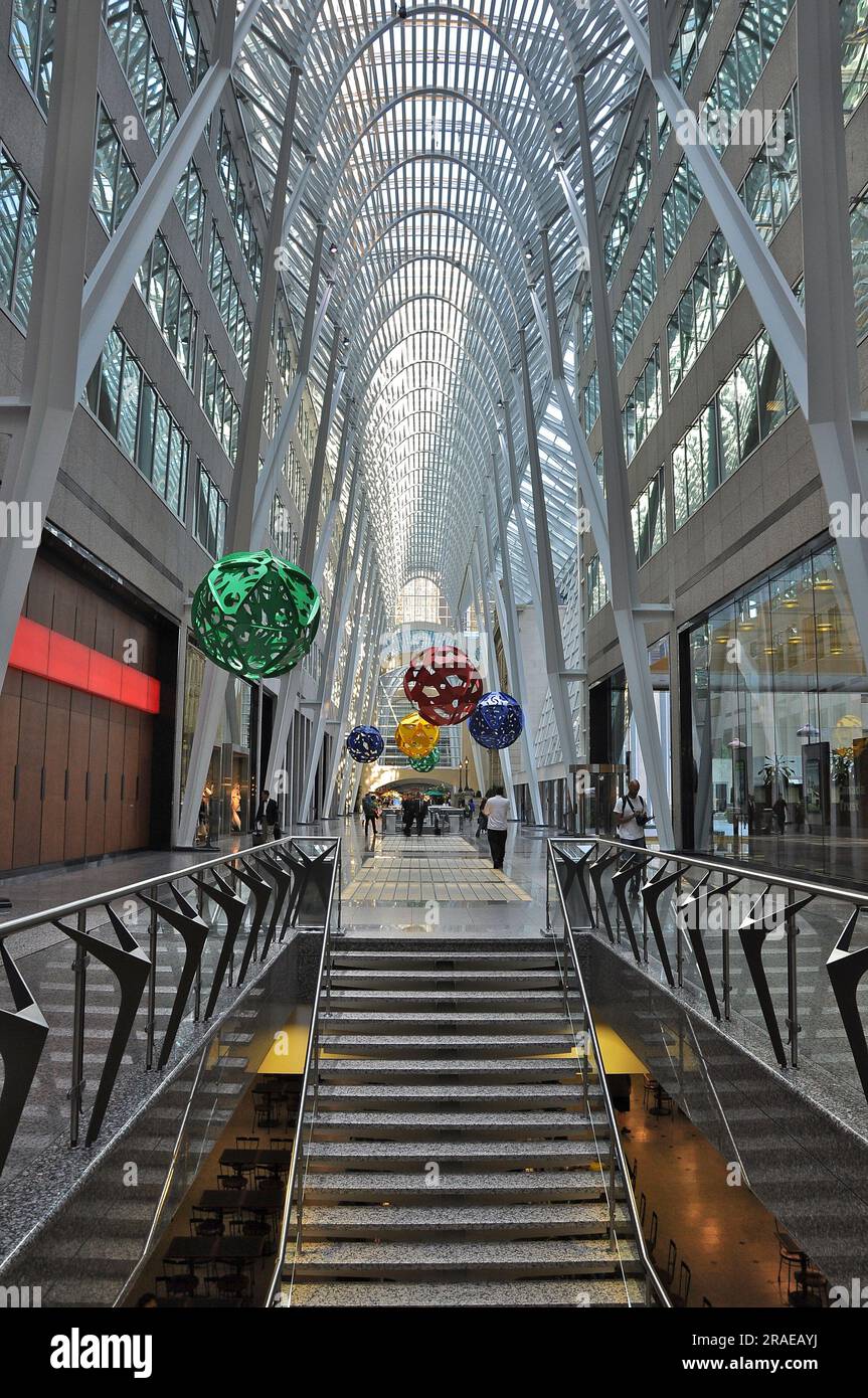 Diminishing perspective view of the atrium with steps to a shopping ...