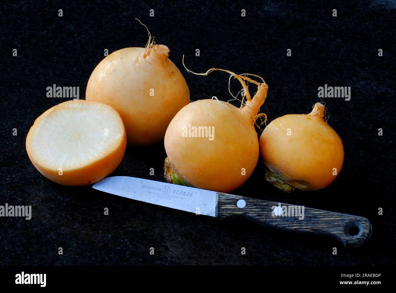 Butter beet and knife, turnip, butter beet, turnip Stock Photo - Alamy