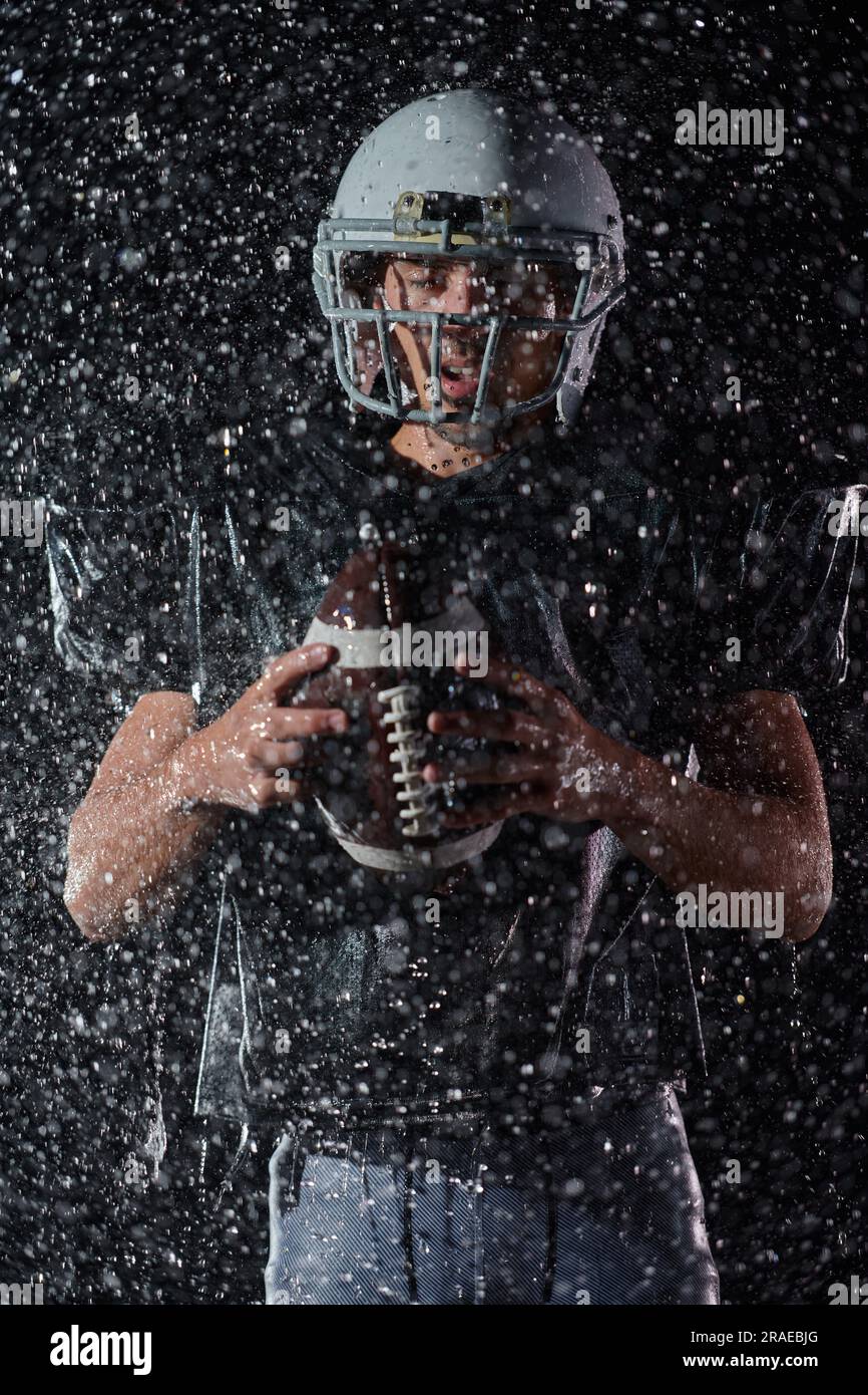 Helmet to helmet collision football hi-res stock photography and images ...