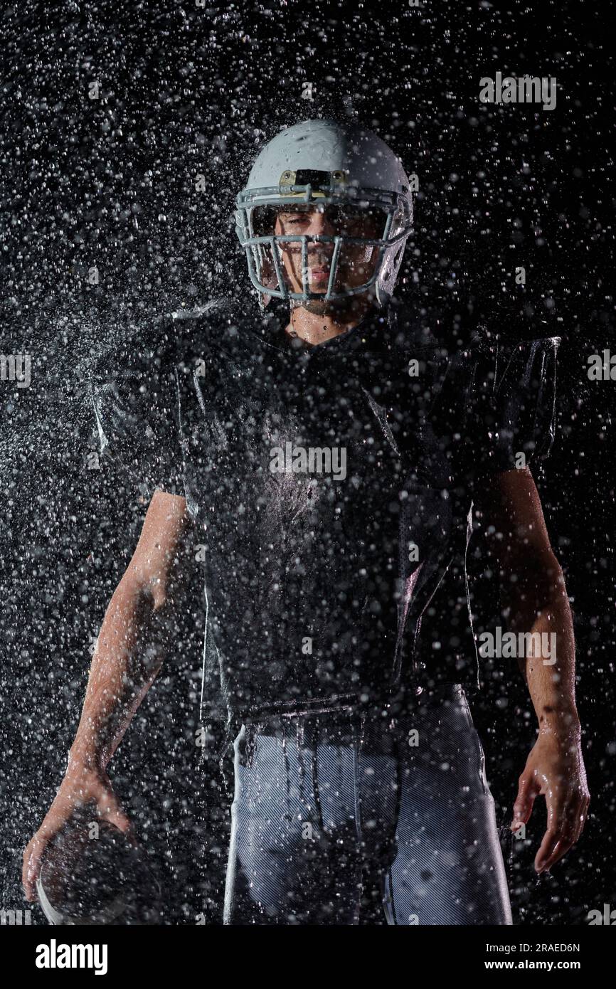 Helmet to helmet collision football hi-res stock photography and images ...