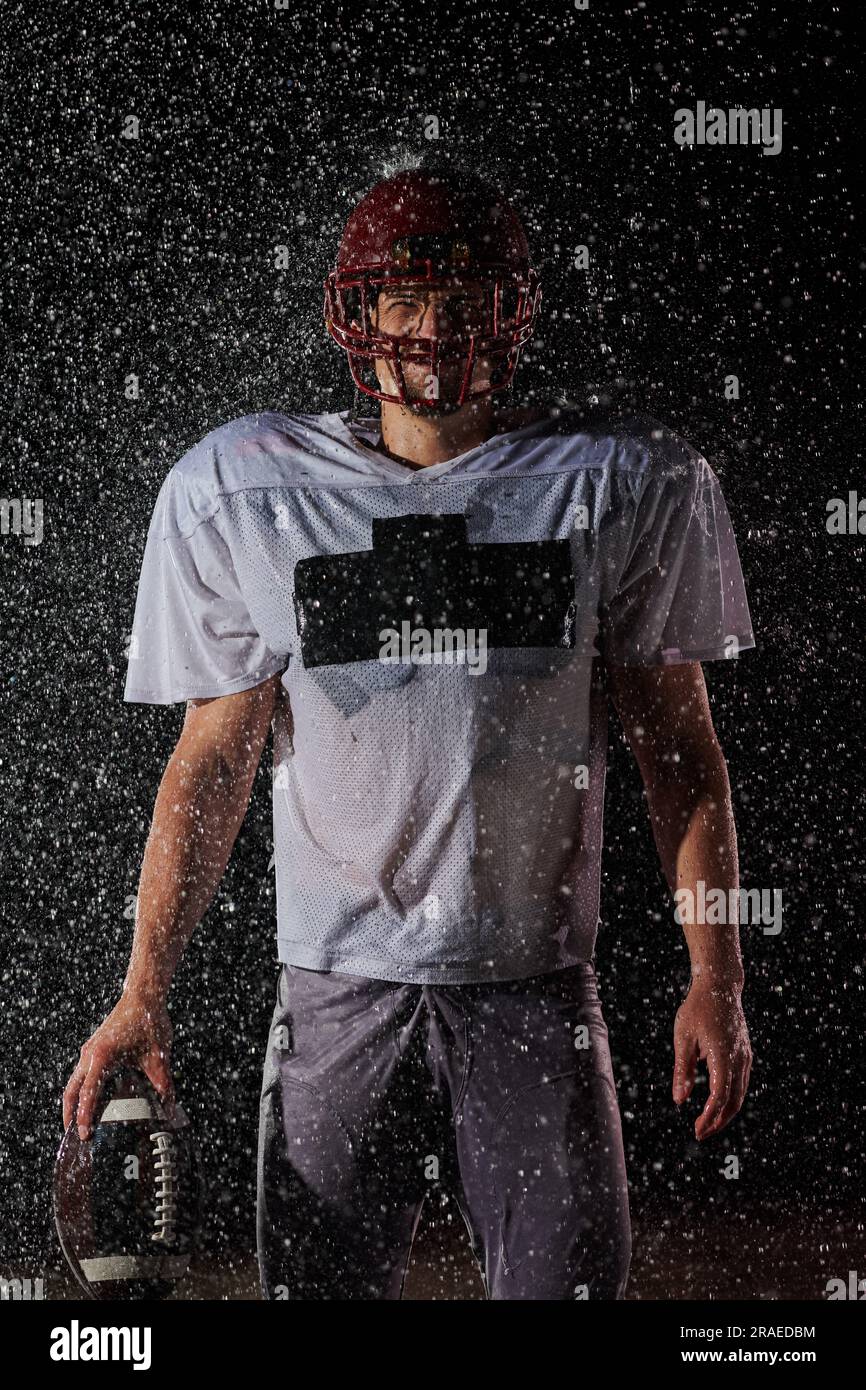 Helmet to helmet collision football hi-res stock photography and images ...