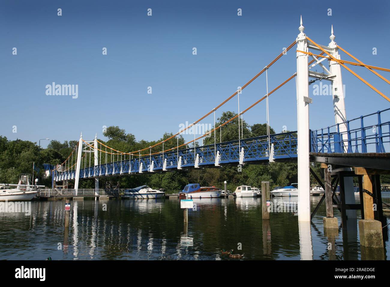 Teddington suspension bridge hi-res stock photography and images - Alamy