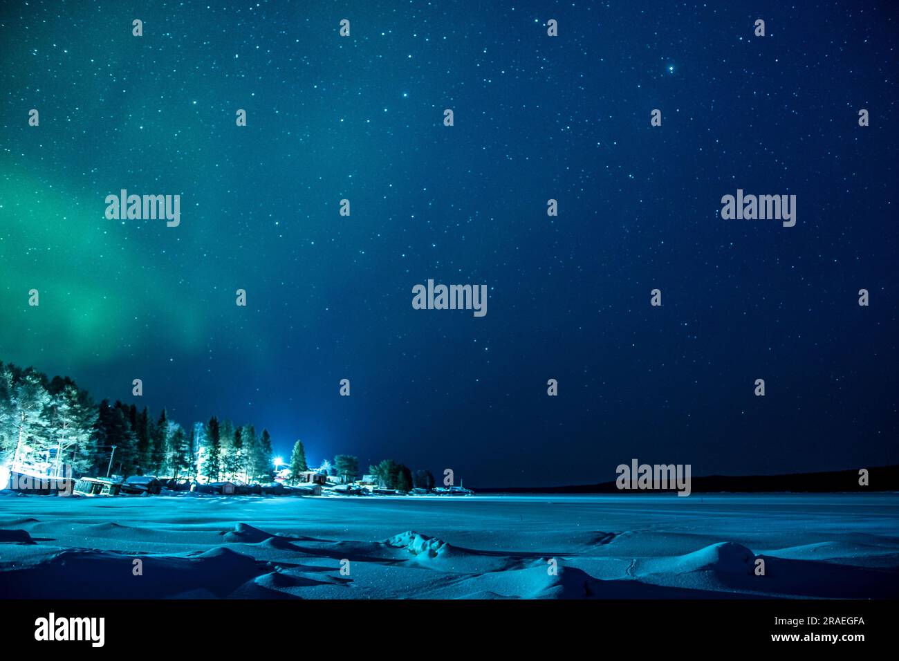 Iceland northern lights cabin hi-res stock photography and images - Alamy